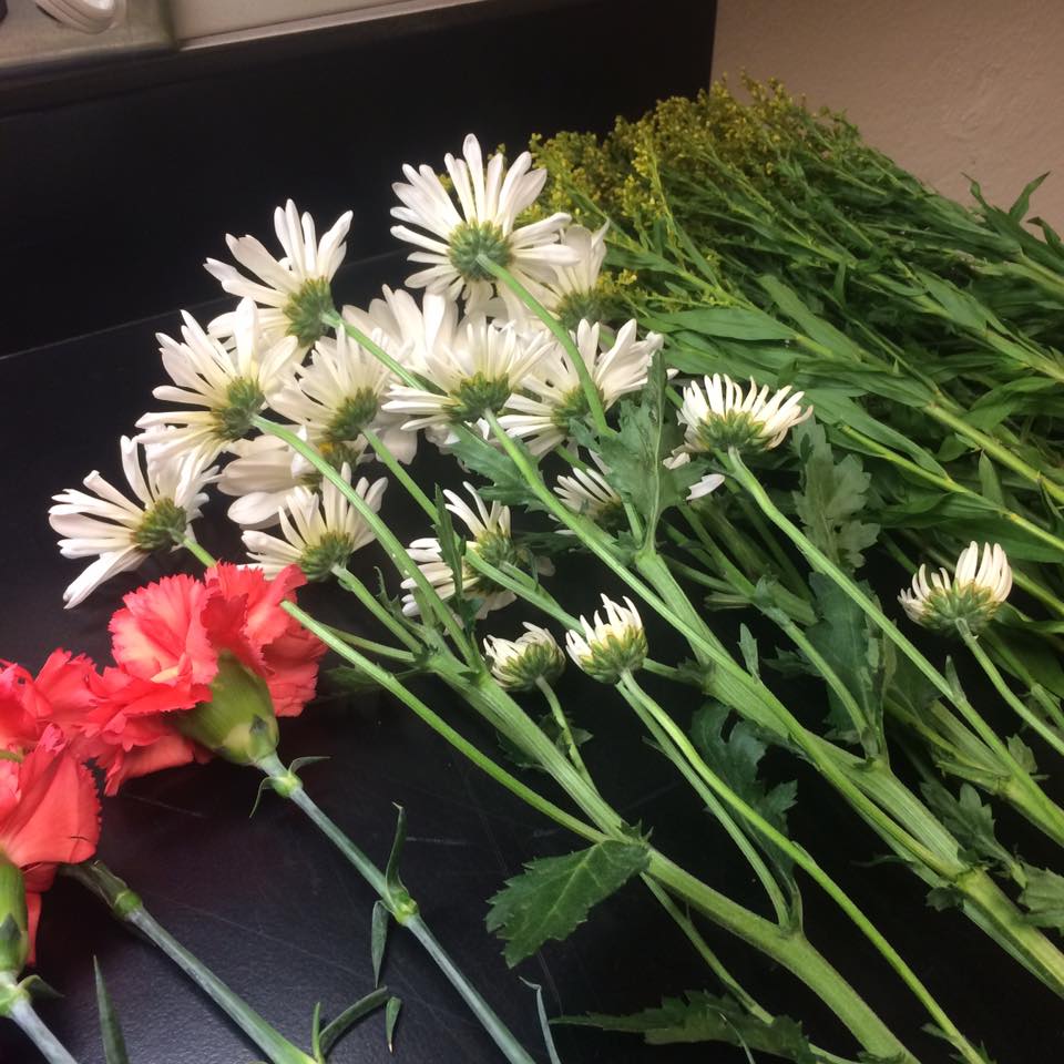 Designing a Large Focal Arrangement – Picking Wild Flowers